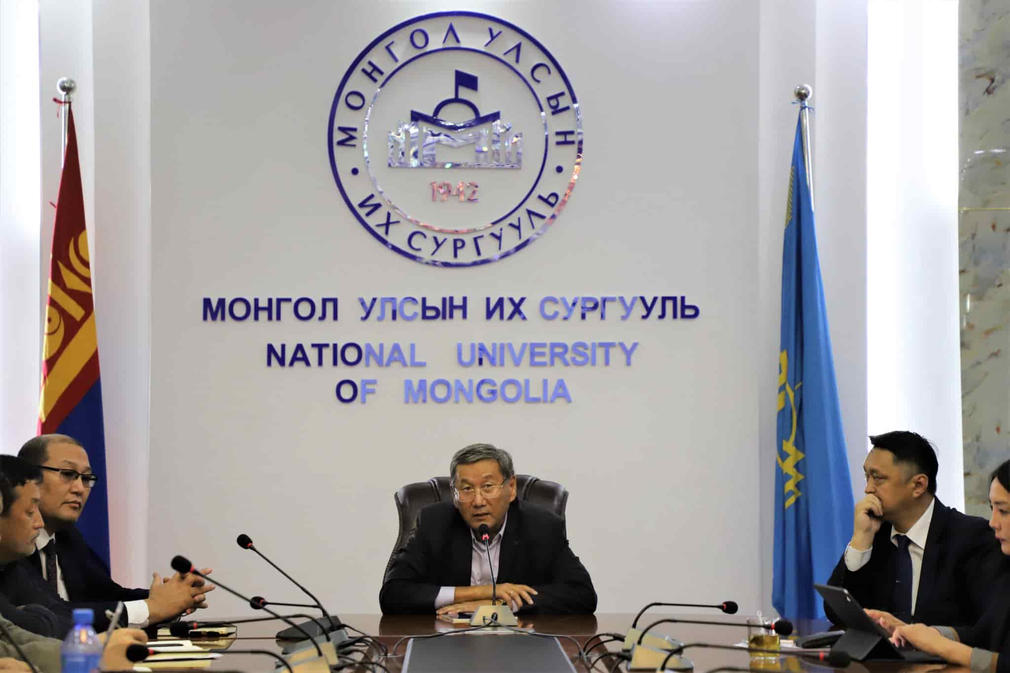 МУИС ийн захирлын үүрэг гүйцэтгэгчээр Дэндэвийн Бадарчийг томиллоо
