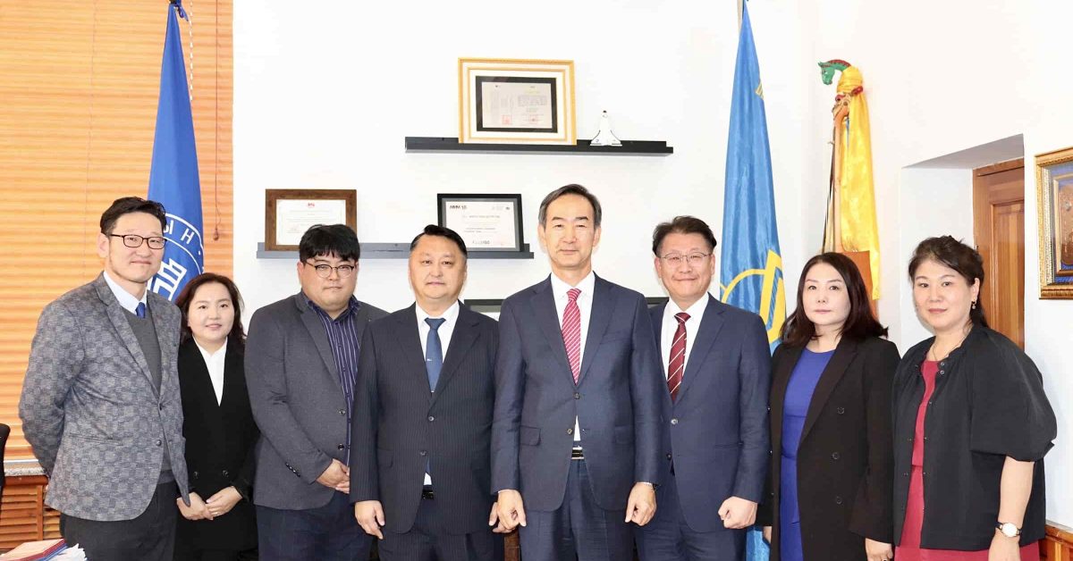 The President of Changwon National University visited NUM – Монгол ...