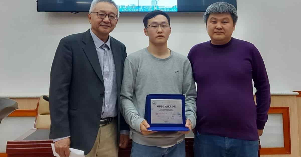 Цэндийн Лхамсүрэн багшийн нэрэмжит анхны тэтгэлгийг гадууллаа Монгол Улсын Их Сургууль